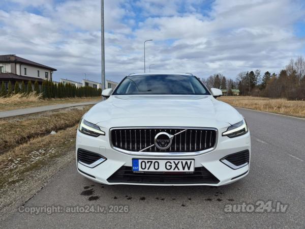 White Volvo V60 2022 in Tallinn, with an engine capacity of 2.00 L and mileage of 67 thousand km for 37500 €, photo 8 on AUTOMOTO.COM.LV