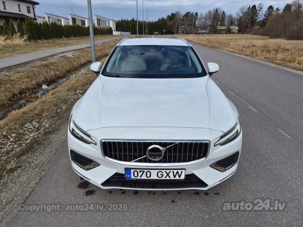 White Volvo V60 2022 in Tallinn, with an engine capacity of 2.00 L and mileage of 67 thousand km for 37500 €, photo 9 on AUTOMOTO.COM.LV