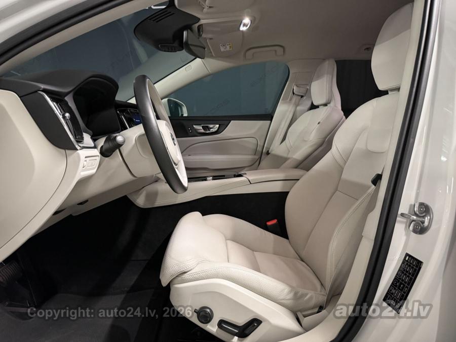 Balts Volvo V60 2022 Tallina, ar dzinēja tilpumu 2.00 L un nobraukumu 71 tūkst. km par 35990 €, foto 4 vietnē AUTOMOTO.COM.LV