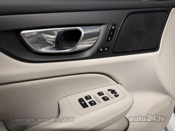 White Volvo V60 2022 in Tallinn, with an engine capacity of 2.00 L and mileage of 71 thousand km for 35990 €, photo 5 on AUTOMOTO.COM.LV