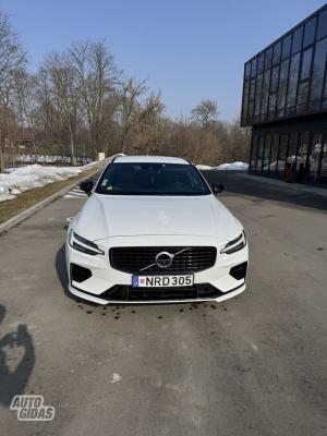 Balts Volvo V60 2022 Panevēža, ar dzinēja tilpumu 2.00 L un nobraukumu 315 tūkst. km par 13400 €, foto  vietnē AUTOMOTO.COM.LV