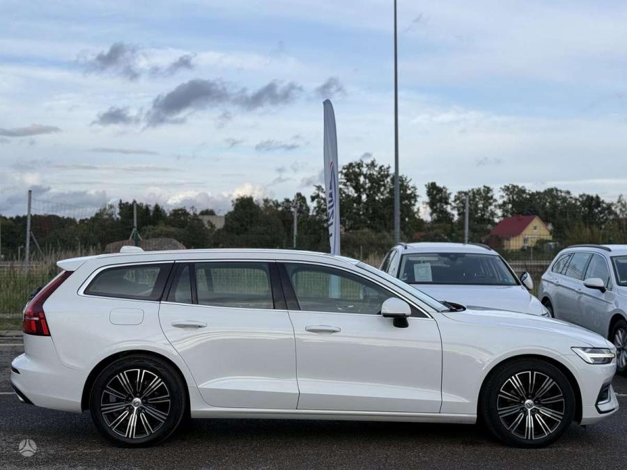 Balts Volvo V60 2022 Viļņa, ar dzinēja tilpumu 1.97 L un nobraukumu 201 tūkst. km par 15999 €, foto 3 vietnē AUTOMOTO.COM.LV