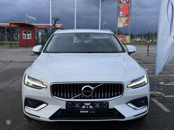 White Volvo V60 2022 in Vilnius, with an engine capacity of 1.97 L and mileage of 201 thousand km for 15999 €, photo 7 on AUTOMOTO.COM.LV