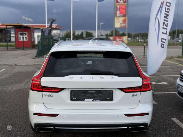White Volvo V60 2022 in Vilnius, with an engine capacity of 1.97 L and mileage of 201 thousand km for 15999 €, photo 8 on AUTOMOTO.COM.LV