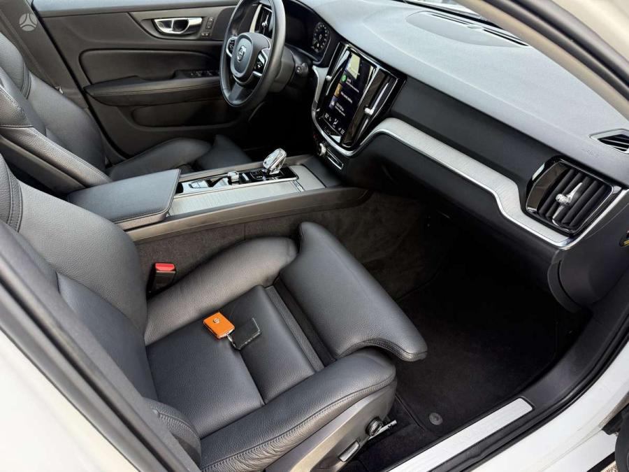 Balts Volvo V60 2022 Viļņa, ar dzinēja tilpumu 1.97 L un nobraukumu 201 tūkst. km par 15999 €, foto 14 vietnē AUTOMOTO.COM.LV