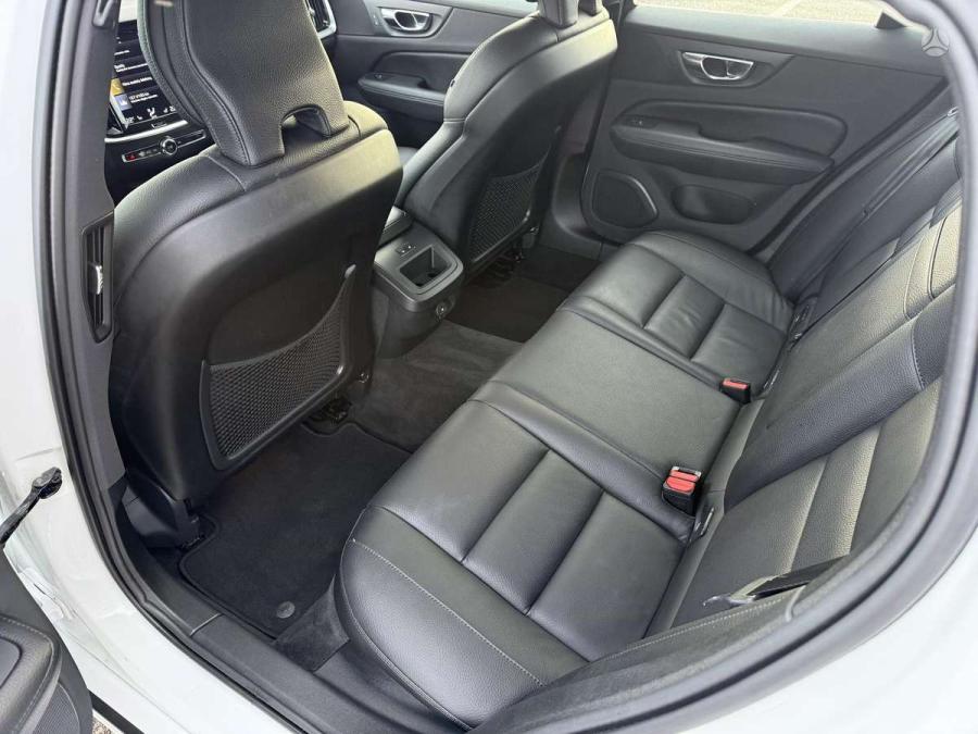 Balts Volvo V60 2022 Viļņa, ar dzinēja tilpumu 1.97 L un nobraukumu 201 tūkst. km par 15999 €, foto 20 vietnē AUTOMOTO.COM.LV