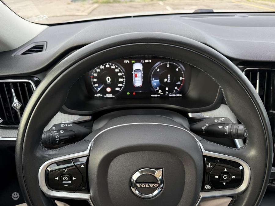 Balts Volvo V60 2022 Viļņa, ar dzinēja tilpumu 1.97 L un nobraukumu 201 tūkst. km par 15999 €, foto 25 vietnē AUTOMOTO.COM.LV