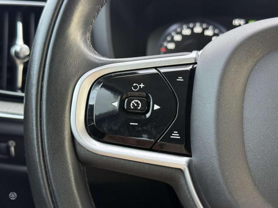 Balts Volvo V60 2022 Viļņa, ar dzinēja tilpumu 1.97 L un nobraukumu 201 tūkst. km par 15999 €, foto 28 vietnē AUTOMOTO.COM.LV