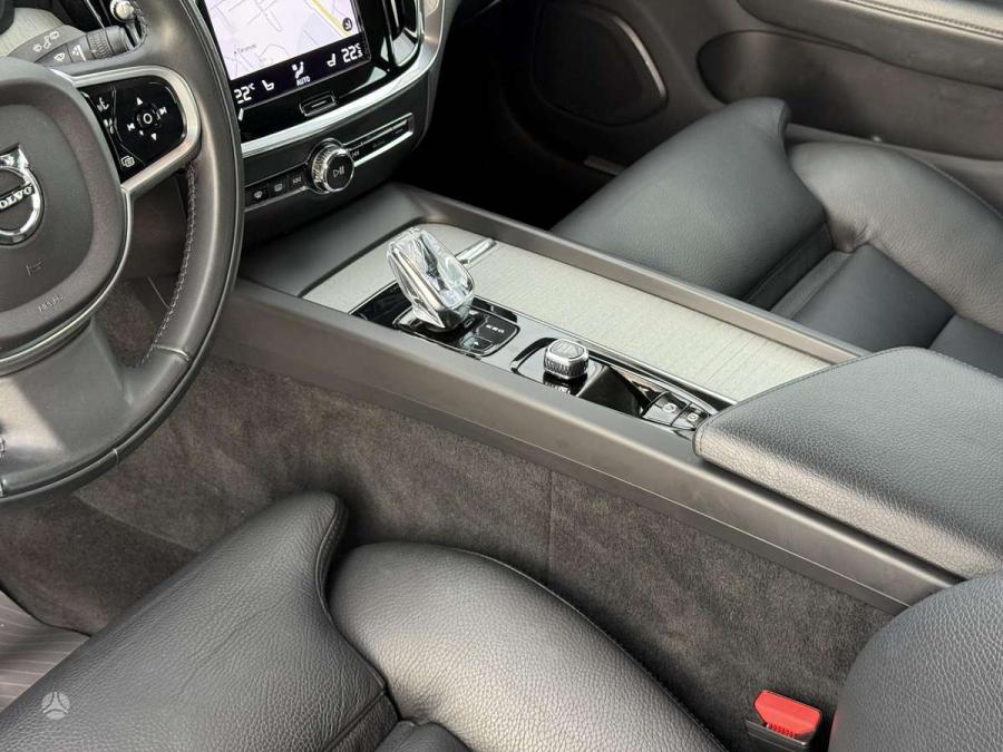 Balts Volvo V60 2022 Viļņa, ar dzinēja tilpumu 1.97 L un nobraukumu 201 tūkst. km par 15999 €, foto 36 vietnē AUTOMOTO.COM.LV