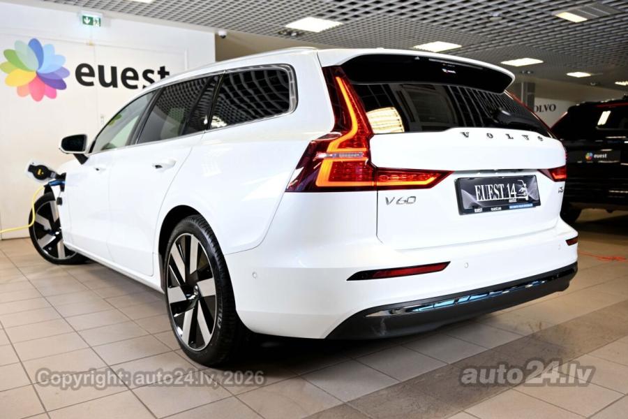 Balts Volvo V60 2025 Tallina, ar dzinēja tilpumu 2.00 L un nobraukumu 20 tūkst. km par 46990 €, foto 1 vietnē AUTOMOTO.COM.LV