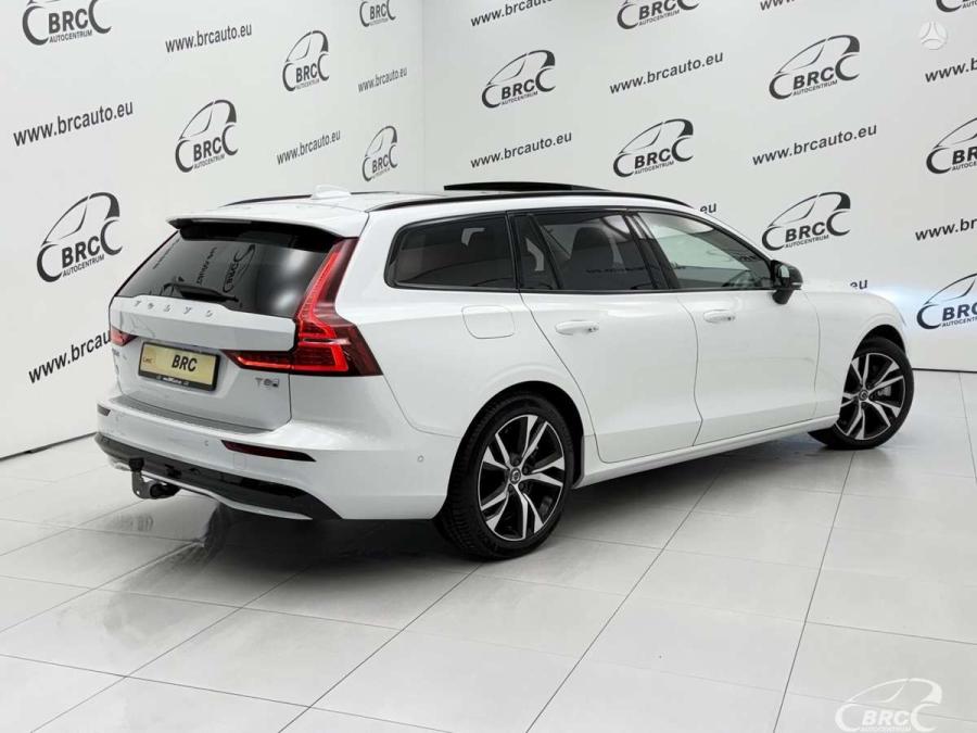 White Volvo V60 2025 in Vilnius, with an engine capacity of 1.97 L and mileage of 3 thousand km for 37900 €, photo 4 on AUTOMOTO.COM.LV