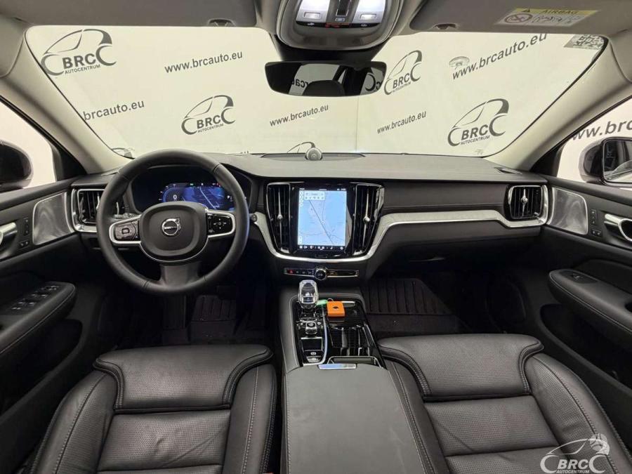 White Volvo V60 2025 in Vilnius, with an engine capacity of 1.97 L and mileage of 3 thousand km for 37900 €, photo 5 on AUTOMOTO.COM.LV