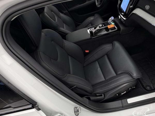 White Volvo V60 2025 in Vilnius, with an engine capacity of 1.97 L and mileage of 3 thousand km for 37900 €, photo 6 on AUTOMOTO.COM.LV