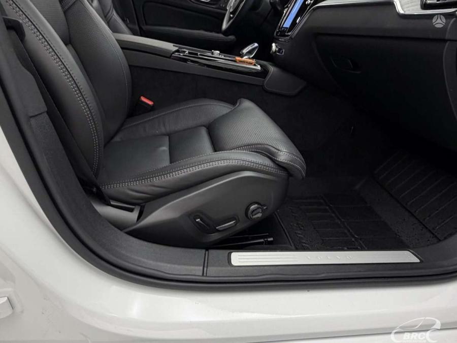 White Volvo V60 2025 in Vilnius, with an engine capacity of 1.97 L and mileage of 3 thousand km for 37900 €, photo 8 on AUTOMOTO.COM.LV