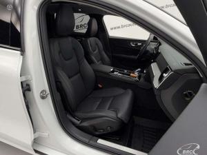 White Volvo V60 2025 in Vilnius, with an engine capacity of 1.97 L and mileage of 3 thousand km for 37900 €, photo 9 on AUTOMOTO.COM.LV