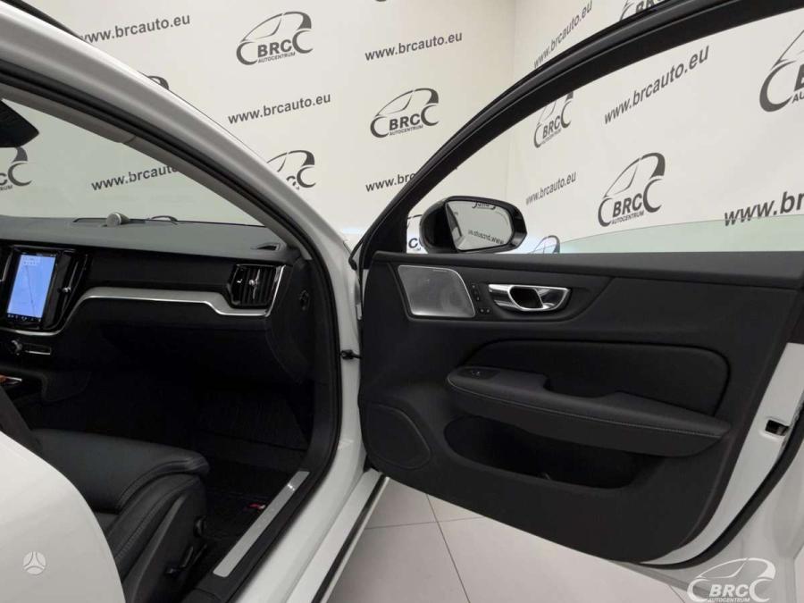 White Volvo V60 2025 in Vilnius, with an engine capacity of 1.97 L and mileage of 3 thousand km for 37900 €, photo 10 on AUTOMOTO.COM.LV