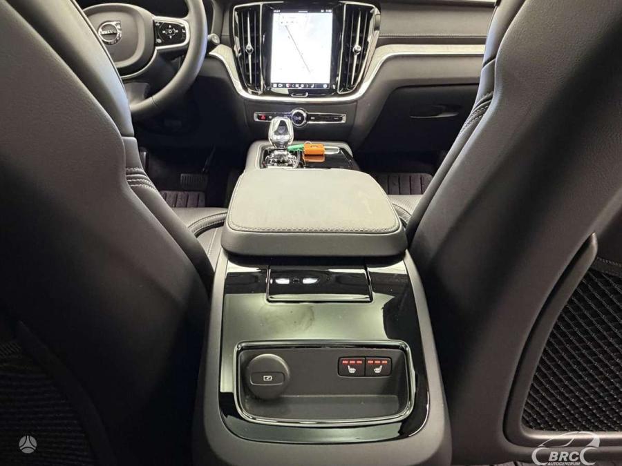 White Volvo V60 2025 in Vilnius, with an engine capacity of 1.97 L and mileage of 3 thousand km for 37900 €, photo 17 on AUTOMOTO.COM.LV