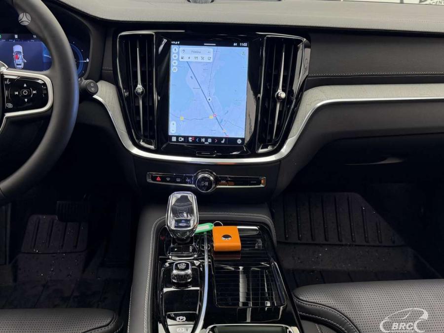 White Volvo V60 2025 in Vilnius, with an engine capacity of 1.97 L and mileage of 3 thousand km for 37900 €, photo 19 on AUTOMOTO.COM.LV