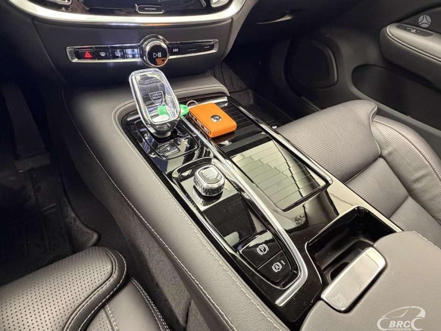White Volvo V60 2025 in Vilnius, with an engine capacity of 1.97 L and mileage of 3 thousand km for 37900 €, photo 31 on AUTOMOTO.COM.LV