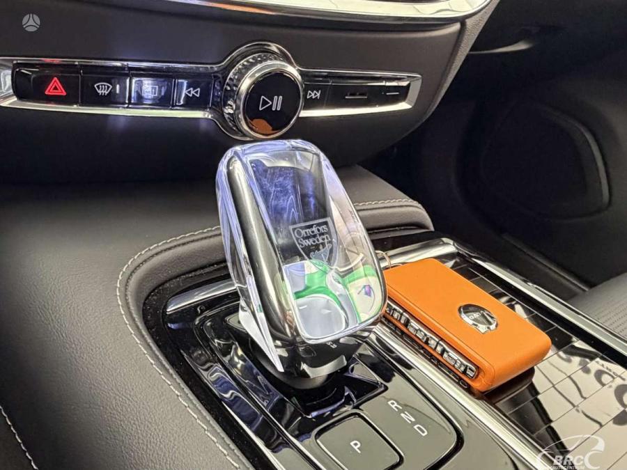 White Volvo V60 2025 in Vilnius, with an engine capacity of 1.97 L and mileage of 3 thousand km for 37900 €, photo 32 on AUTOMOTO.COM.LV