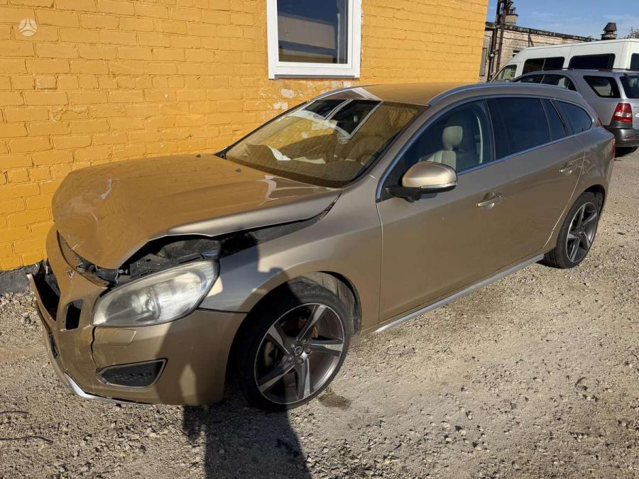 Желтый Вольво B60 2011 в Шяуляй, объемом двигателя 1.98 л и пробегом 300 тыс. км за 2050 €, фото 3 на AUTOMOTO.COM.LV