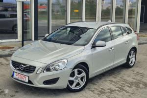 Yellow Volvo V60 2012 in Vilnius, with an engine capacity of 1.98 L and mileage of 288 thousand km for 5250 €, photo 2 on AUTOMOTO.COM.LV