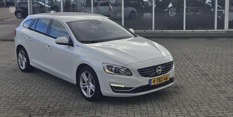 Dzeltens Volvo V60 2013 Viļņa, ar dzinēja tilpumu 2.40 L un nobraukumu 300 tūkst. km par 6900 €, foto 1 vietnē AUTOMOTO.COM.LV