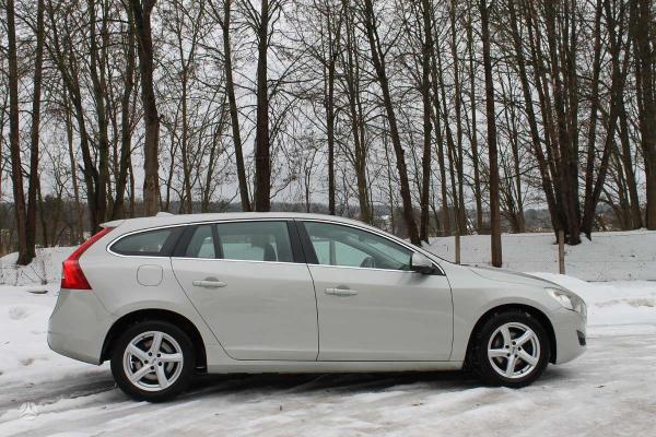 Dzeltens Volvo V60 2013 Birštonas, ar dzinēja tilpumu 2.00 L un nobraukumu 343 tūkst. km par 5350 €, foto 4 vietnē AUTOMOTO.COM.LV