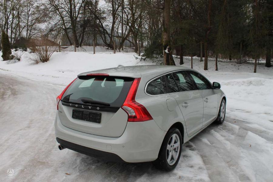 Dzeltens Volvo V60 2013 Birštonas, ar dzinēja tilpumu 2.00 L un nobraukumu 343 tūkst. km par 5350 €, foto 5 vietnē AUTOMOTO.COM.LV