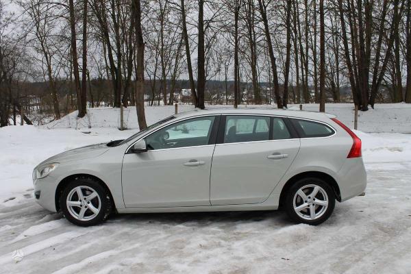 Dzeltens Volvo V60 2013 Birštonas, ar dzinēja tilpumu 2.00 L un nobraukumu 343 tūkst. km par 5350 €, foto 6 vietnē AUTOMOTO.COM.LV