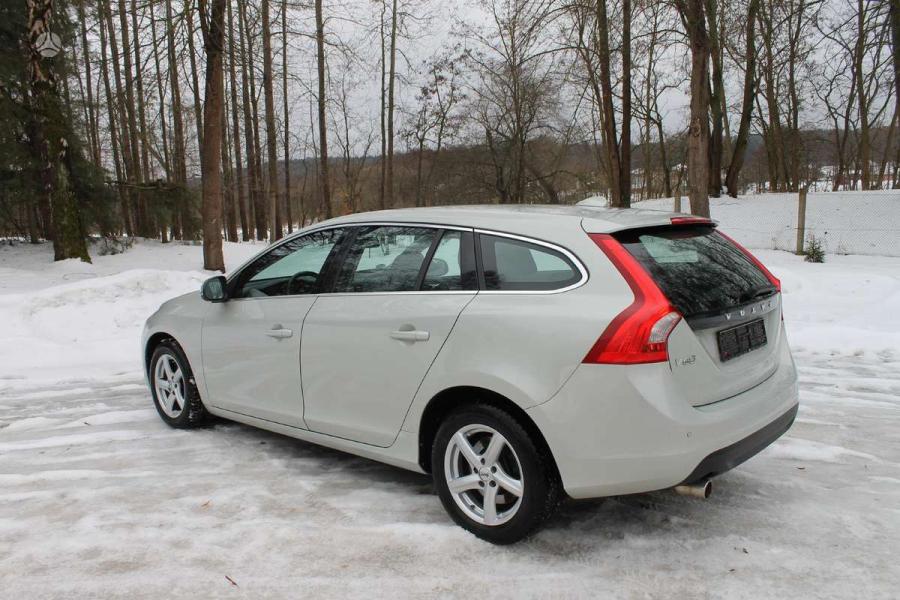 Dzeltens Volvo V60 2013 Birštonas, ar dzinēja tilpumu 2.00 L un nobraukumu 343 tūkst. km par 5350 €, foto 8 vietnē AUTOMOTO.COM.LV