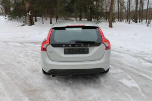 Dzeltens Volvo V60 2013 Birštonas, ar dzinēja tilpumu 2.00 L un nobraukumu 343 tūkst. km par 5350 €, foto 9 vietnē AUTOMOTO.COM.LV
