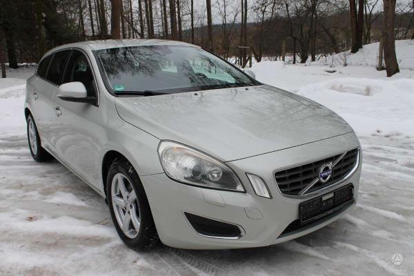 Dzeltens Volvo V60 2013 Birštonas, ar dzinēja tilpumu 2.00 L un nobraukumu 343 tūkst. km par 5350 €, foto 10 vietnē AUTOMOTO.COM.LV