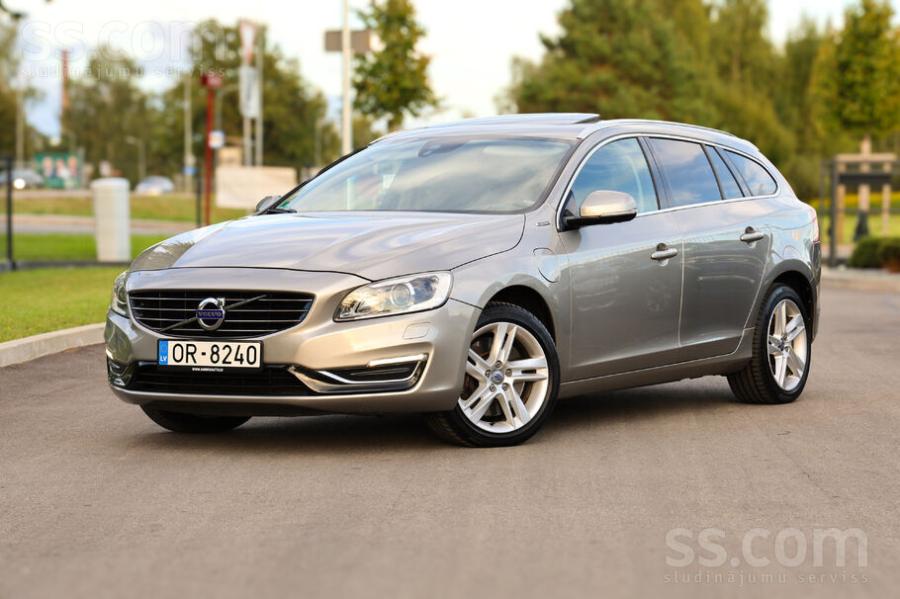 Yellow Volvo V60 2013 in Jelgava, with an engine capacity of 2.40 L and mileage of 0 thousand km for 8450 €, photo 1 on AUTOMOTO.COM.LV