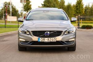 Yellow Volvo V60 2013 in Jelgava, with an engine capacity of 2.40 L and mileage of 0 thousand km for 8450 €, photo 3 on AUTOMOTO.COM.LV