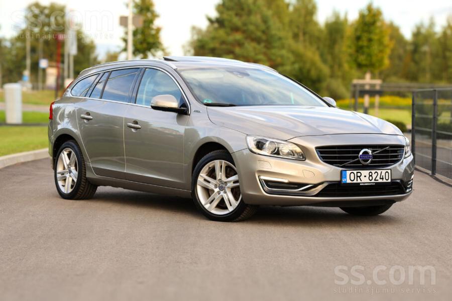 Yellow Volvo V60 2013 in Jelgava, with an engine capacity of 2.40 L and mileage of 0 thousand km for 8450 €, photo 4 on AUTOMOTO.COM.LV