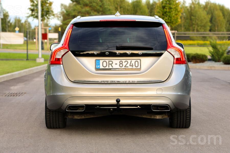 Yellow Volvo V60 2013 in Jelgava, with an engine capacity of 2.40 L and mileage of 0 thousand km for 8450 €, photo 6 on AUTOMOTO.COM.LV