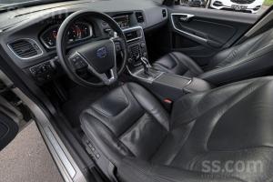 Yellow Volvo V60 2013 in Jelgava, with an engine capacity of 2.40 L and mileage of 0 thousand km for 8450 €, photo 9 on AUTOMOTO.COM.LV