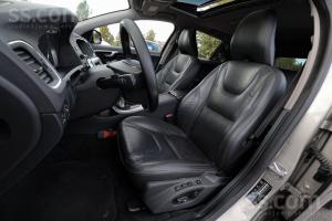 Yellow Volvo V60 2013 in Jelgava, with an engine capacity of 2.40 L and mileage of 0 thousand km for 8450 €, photo 10 on AUTOMOTO.COM.LV