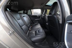 Yellow Volvo V60 2013 in Jelgava, with an engine capacity of 2.40 L and mileage of 0 thousand km for 8450 €, photo 12 on AUTOMOTO.COM.LV