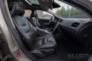 Yellow Volvo V60 2013 in Jelgava, with an engine capacity of 2.40 L and mileage of 0 thousand km for 8450 €, photo 13 on AUTOMOTO.COM.LV