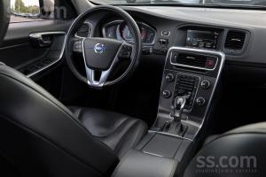 Yellow Volvo V60 2013 in Jelgava, with an engine capacity of 2.40 L and mileage of 0 thousand km for 8450 €, photo 14 on AUTOMOTO.COM.LV