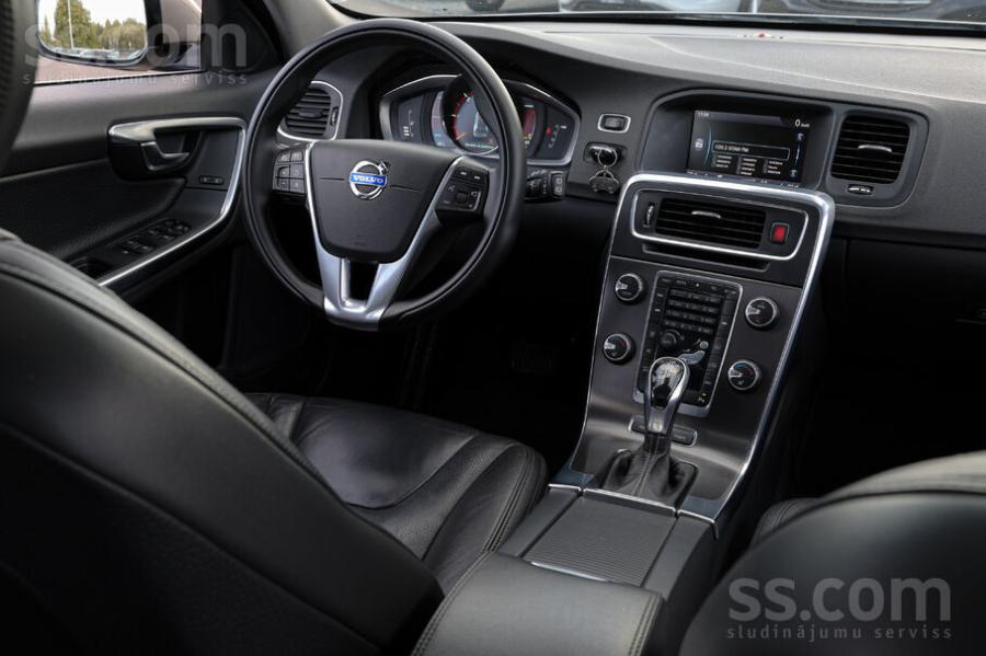 Yellow Volvo V60 2013 in Jelgava, with an engine capacity of 2.40 L and mileage of 0 thousand km for 8450 €, photo 14 on AUTOMOTO.COM.LV