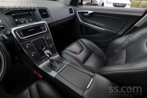 Yellow Volvo V60 2013 in Jelgava, with an engine capacity of 2.40 L and mileage of 0 thousand km for 8450 €, photo 20 on AUTOMOTO.COM.LV