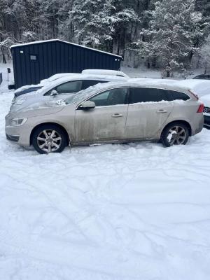 Yellow Volvo V60 2015 in Kaunas, with an engine capacity of 1.98 L and mileage of 217 thousand km for 7700 €, photo  on AUTOMOTO.COM.LV