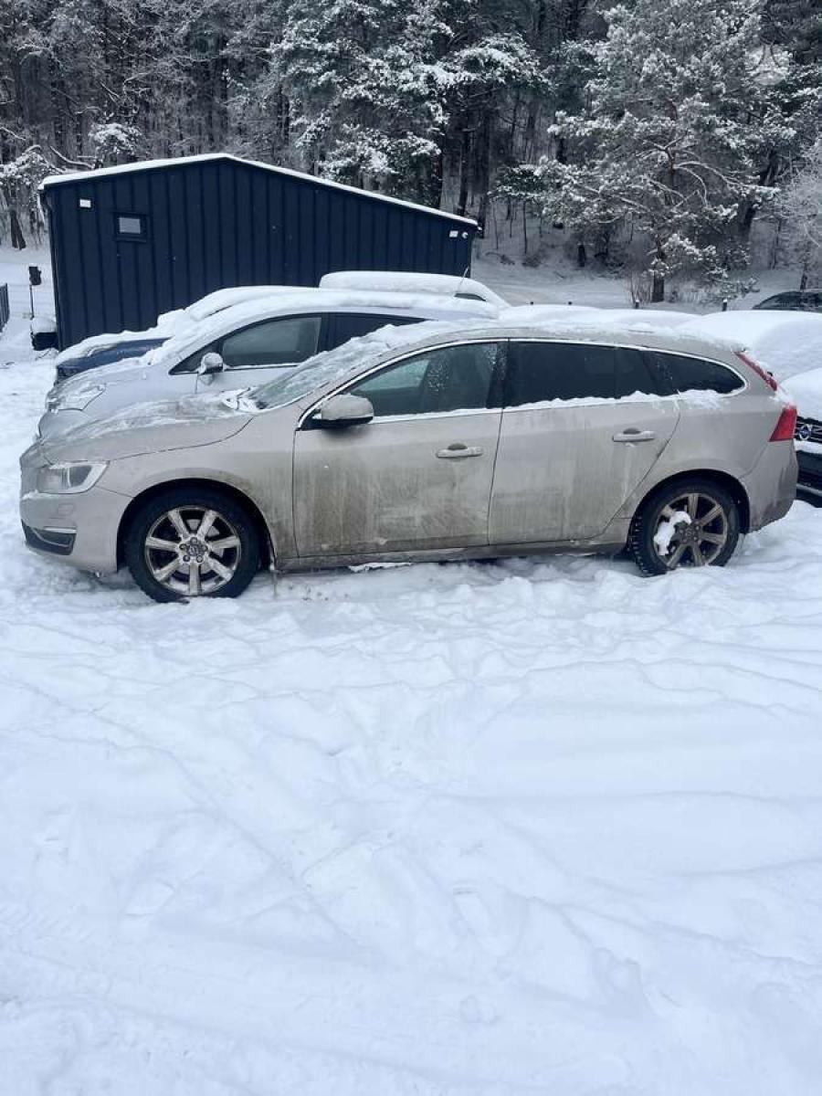 Желтый Вольво B60 2015 в Каунас, объемом двигателя 1.98 л и пробегом 217 тыс. км за 7700 €, фото 1 на AUTOMOTO.COM.LV