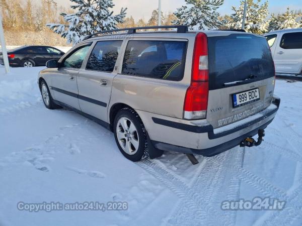 Beige Volvo V70 2001 in Tallinn, with an engine capacity of 2.40 L and mileage of 457 thousand km for 1200 €, photo 4 on AUTOMOTO.COM.LV