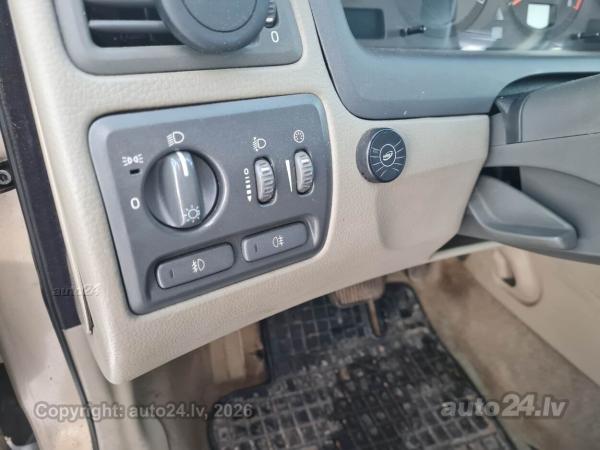 Beige Volvo V70 2001 in Tallinn, with an engine capacity of 2.40 L and mileage of 457 thousand km for 1200 €, photo 9 on AUTOMOTO.COM.LV