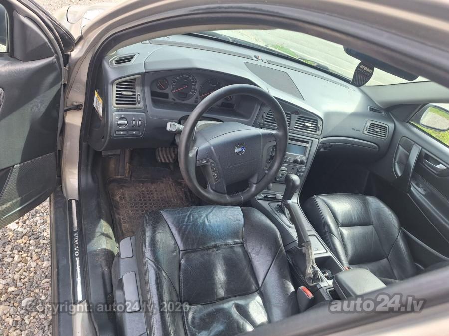 Beige Volvo V70 2002 in Tallinn, with an engine capacity of 2.40 L and mileage of 0 thousand km for 1450 €, photo 6 on AUTOMOTO.COM.LV