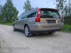 Smilšu krāsa Volvo V70 2004 Paide, ar dzinēja tilpumu 2.40 L un nobraukumu 440 tūkst. km par 3290 €, foto 3 vietnē AUTOMOTO.COM.LV